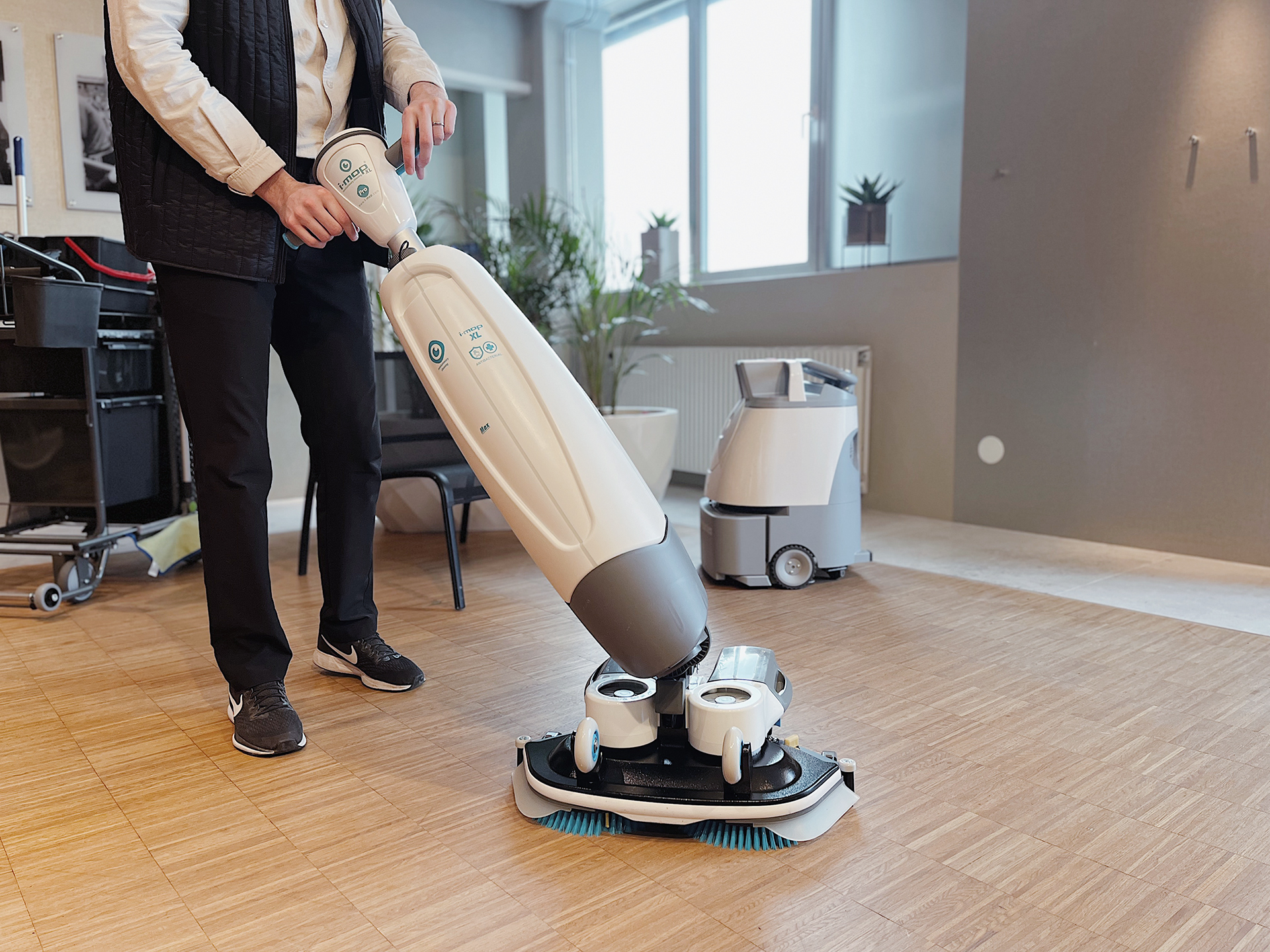 Combi scrubber & cleaning robot – a hard-to-beat combo! | OrboTech